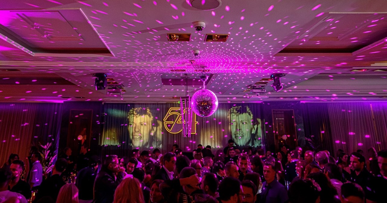 Το θρυλικό club "STUDIO 54" αναβίωσε στο Athénée: δείτε... - Athinorama.gr