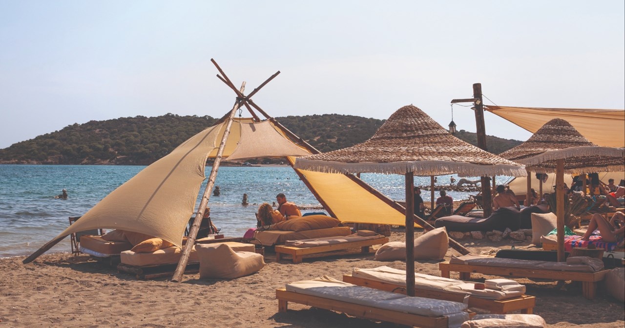 "Castus Beach Bar": All-day απολαύσεις στην παραλία της... - Athinorama.gr