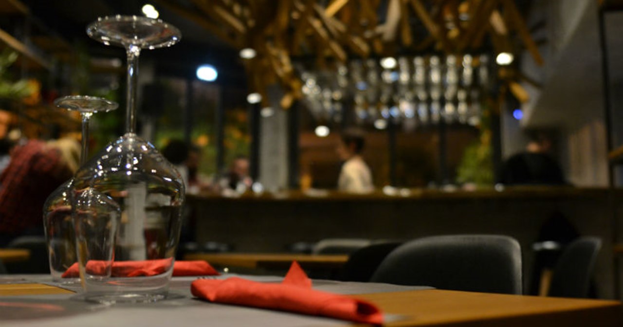 «Divino»: Wine case scenario - Athinorama.gr